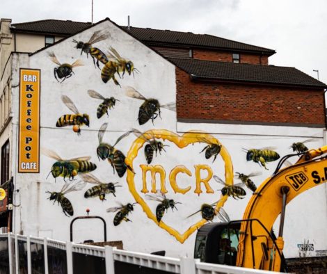 Manchester Bee: The meaning and history - Manchester Souvenirs